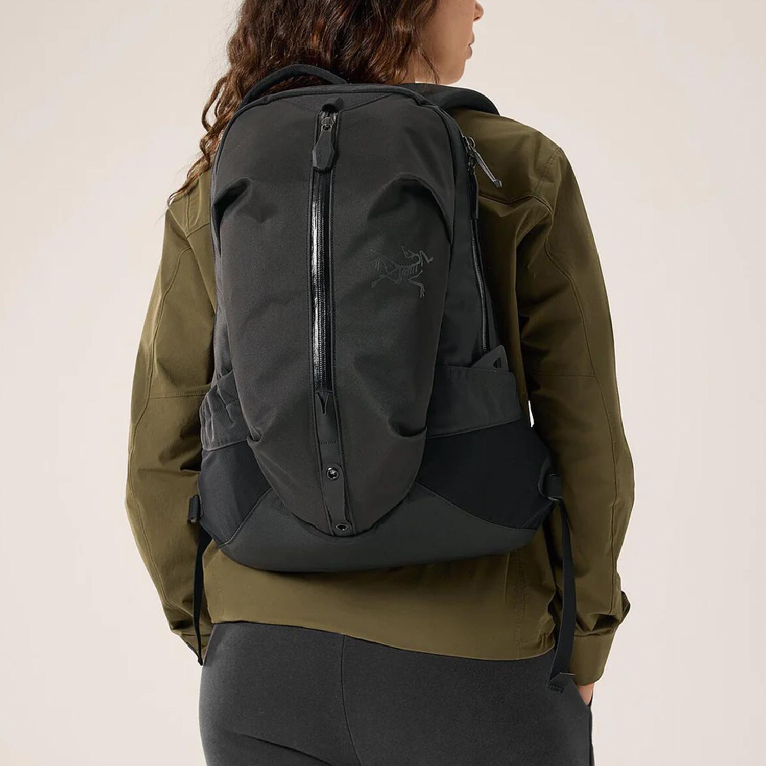 ARC’TERYX ARCTERYX Arro 16 Backpack｜オッシュマンズ公式通販サイト｜OSHMAN'S ONLINE